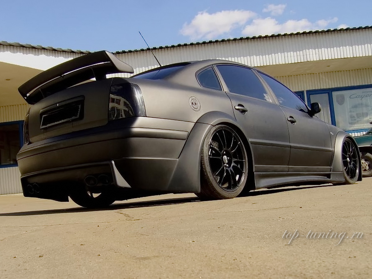 Задняя юбка DTM Extreme Wide Body на VW Passat B5 3B