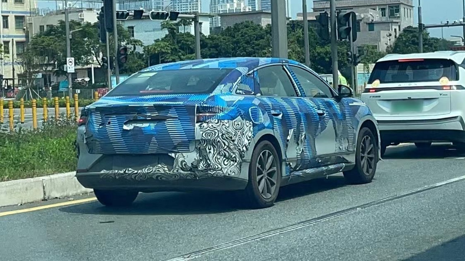 BYD Seal 05 DM-i представлен на новых фотографиях