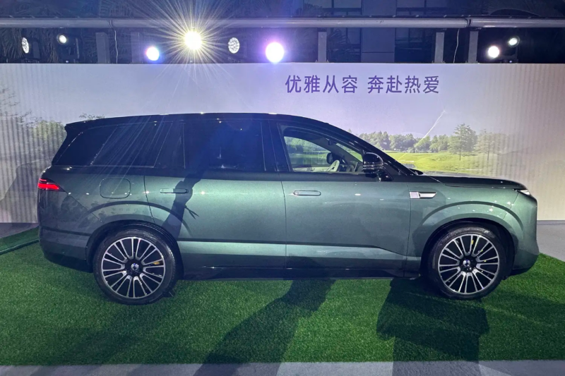 BYD открывает предпродажи модели Denza N8L