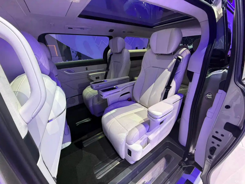 Geely Galaxy представляет V900 MPV на автосалоне в Гуанджоу 2025