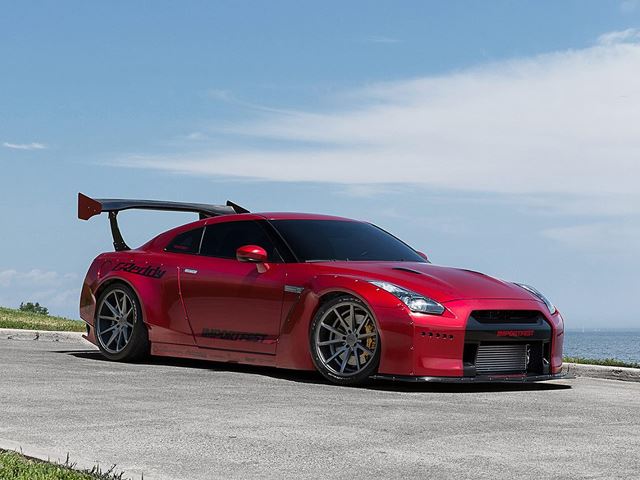 Потрясающий Rocket Bunny Nissan GT-R на дисках Vossen