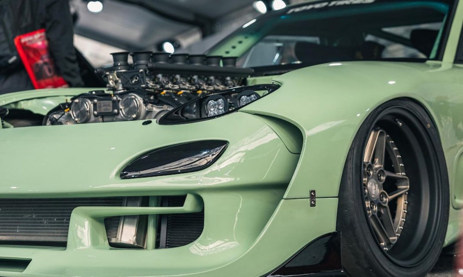 Mazda RX-7 с двигателем Pagani Zonda V12 для SEMA 2022