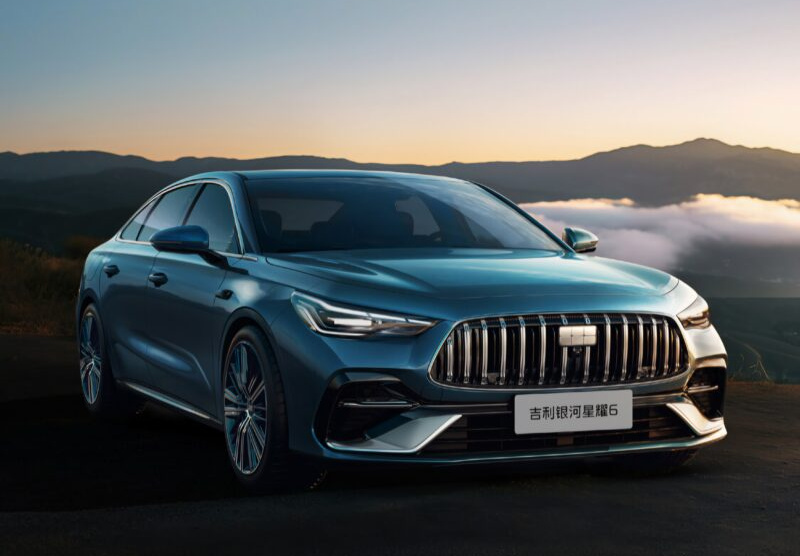 Geely представил седан Galaxy Starshine 7 PHEV